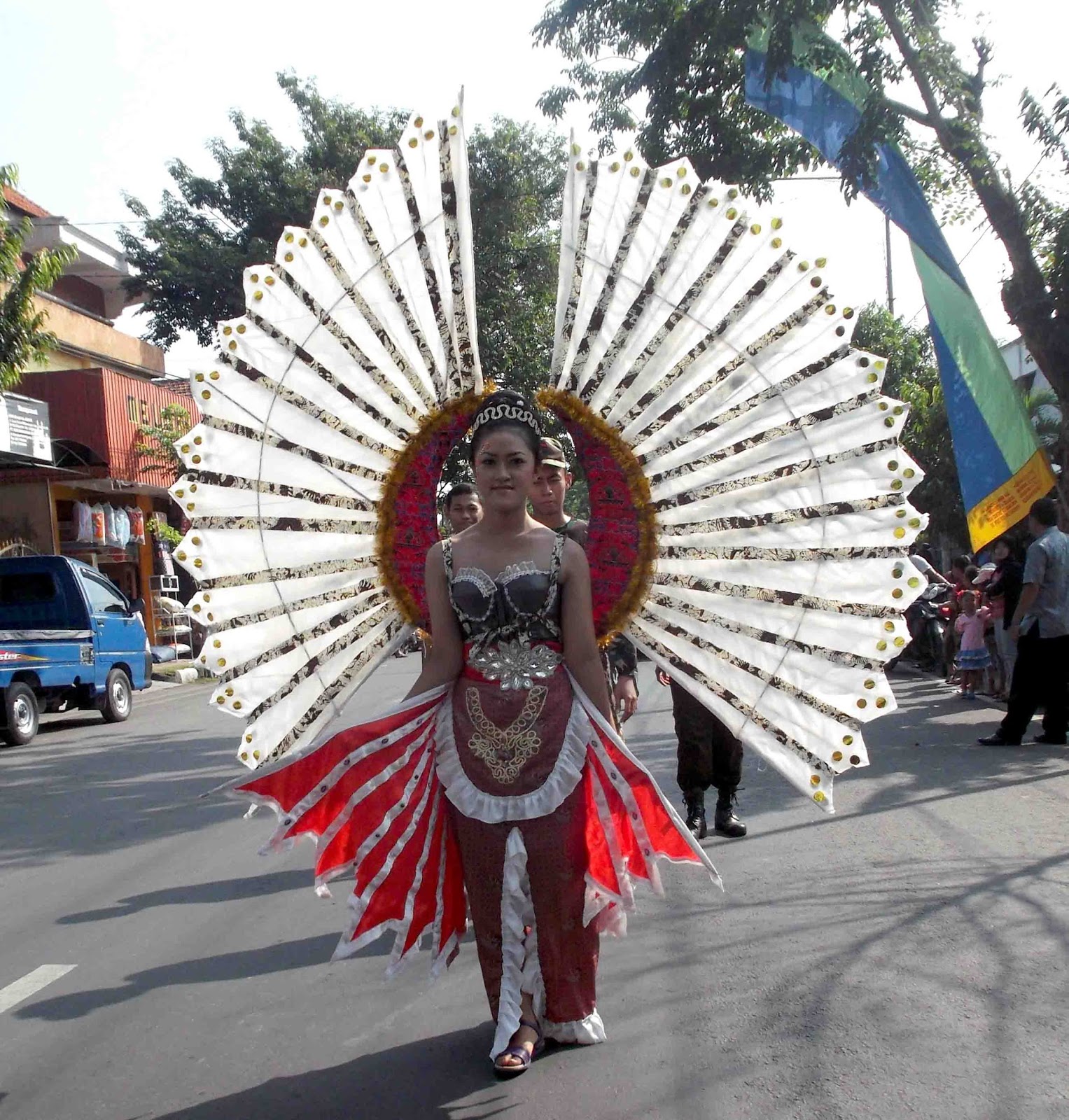 SMPN 1 Kedungpring: KIRAB BUDAYA HJL 444 LAMONGAN