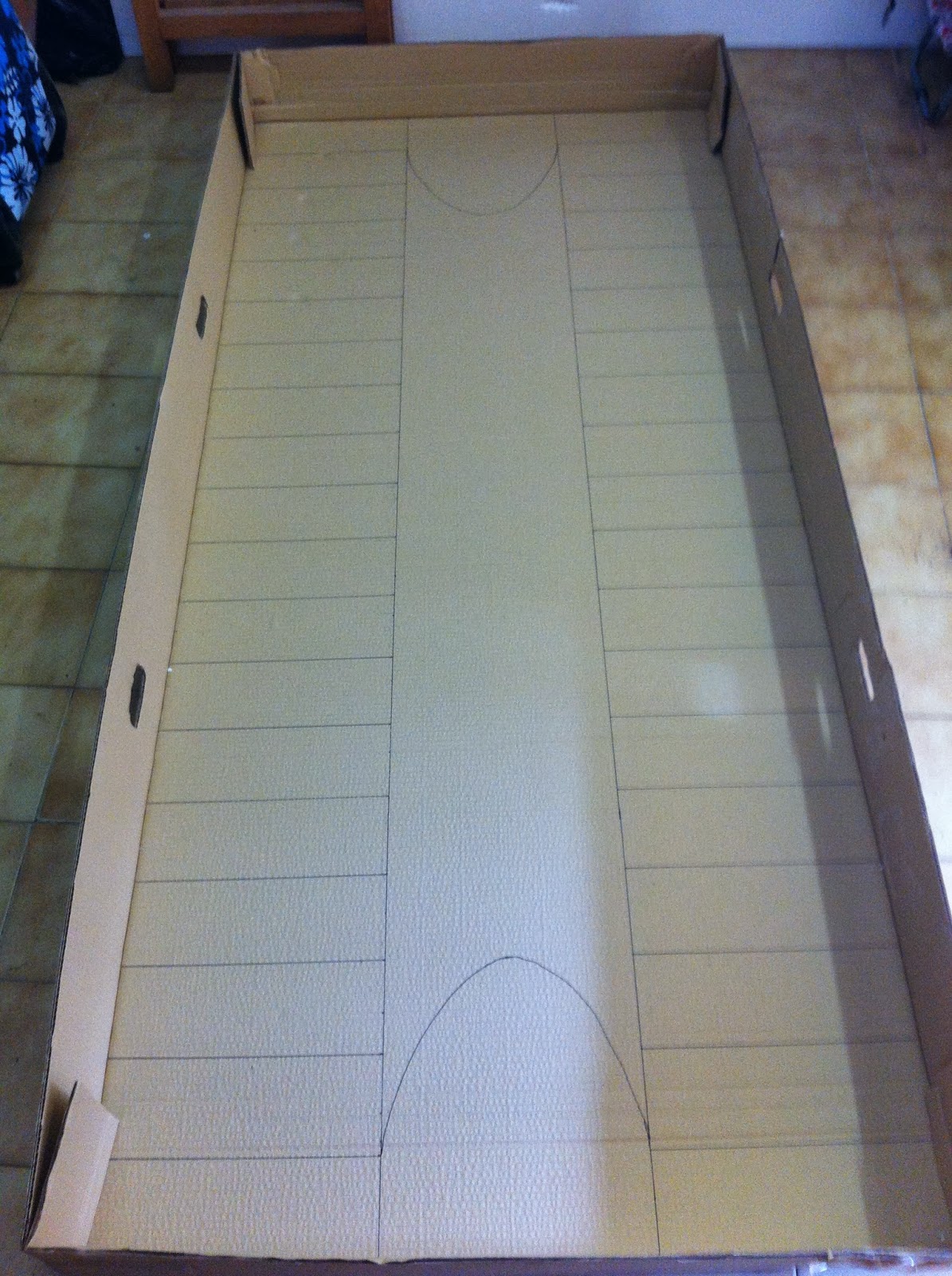 El Arte de Reciclar: Tablero de cartón para jugar a lo grande.