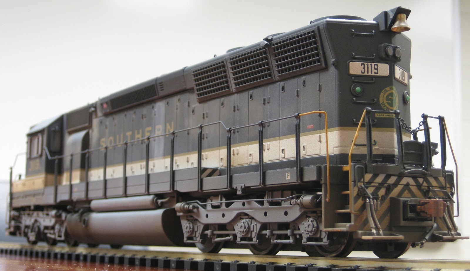 David's O Scale Blog: MTH 2R SOU SD45
