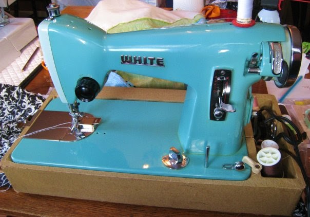 The Vintage Seamstress: The OTHER Vintage Sewing Machine...WHITE...