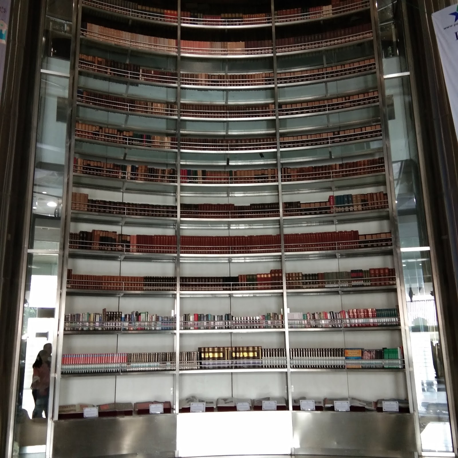 Kunjungan Ke Perpustakaan Nasional Bersama Anak — Maya Rumi