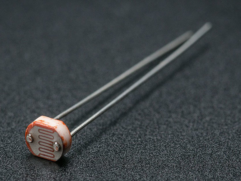 ARDUINO BASICO 02 FOTOCELDA CONTROLA INTENSIDAD DE LED