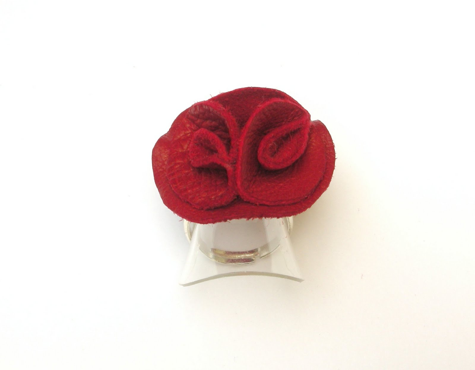 Les Bricoles de Maï: Bagues fleur en cuir