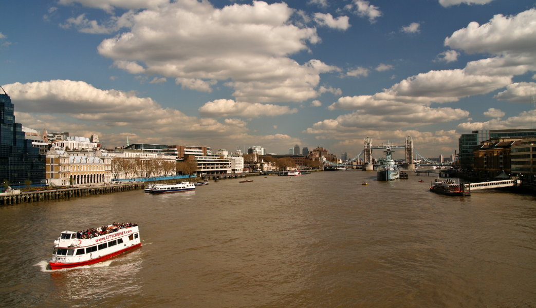 Z parasolem przez Wielką Brytanię: Tamiza i jej atrakcje