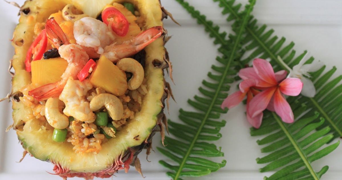 GoodyFoodies: I cooked: Thai pineapple fried rice (Khao pad sapparot)