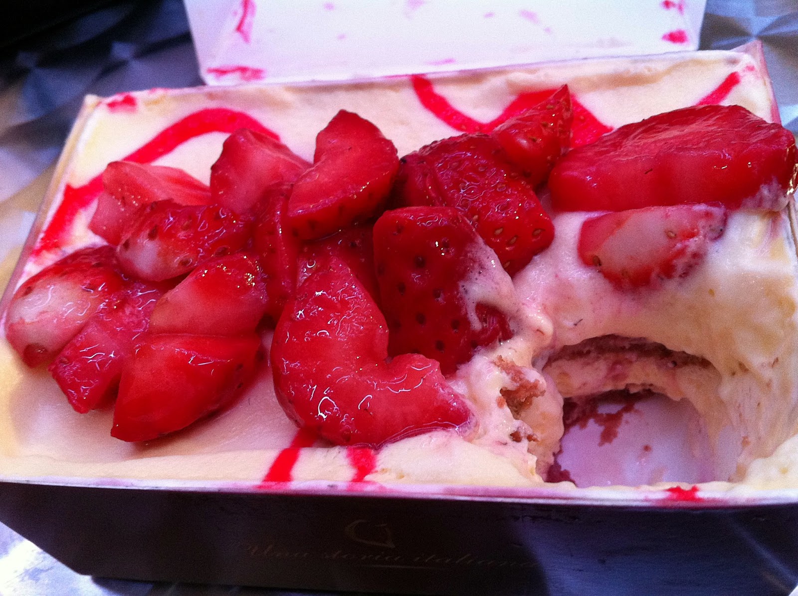 FoodieFC: Pompi Tiramisu - Must Try!! (Italy, Rome)