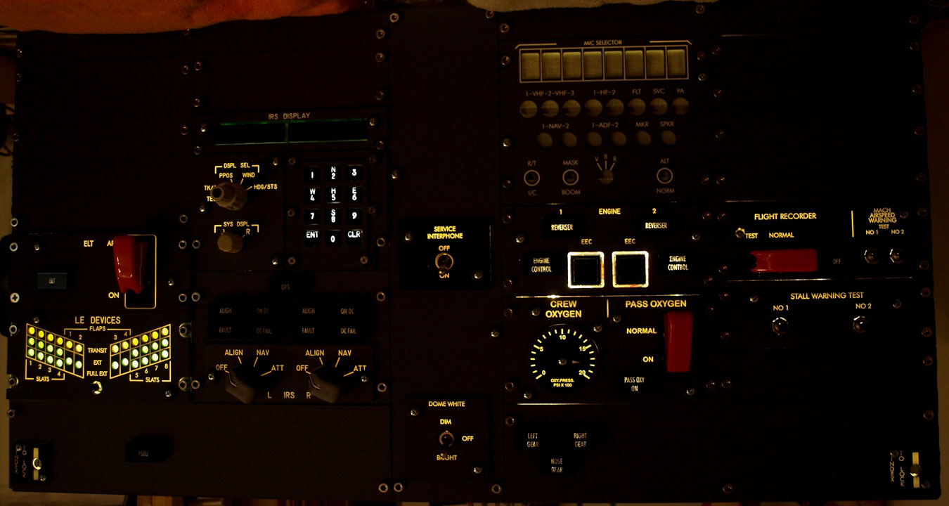 Boeing 737 Homecockpit: Pedestal und Overhead