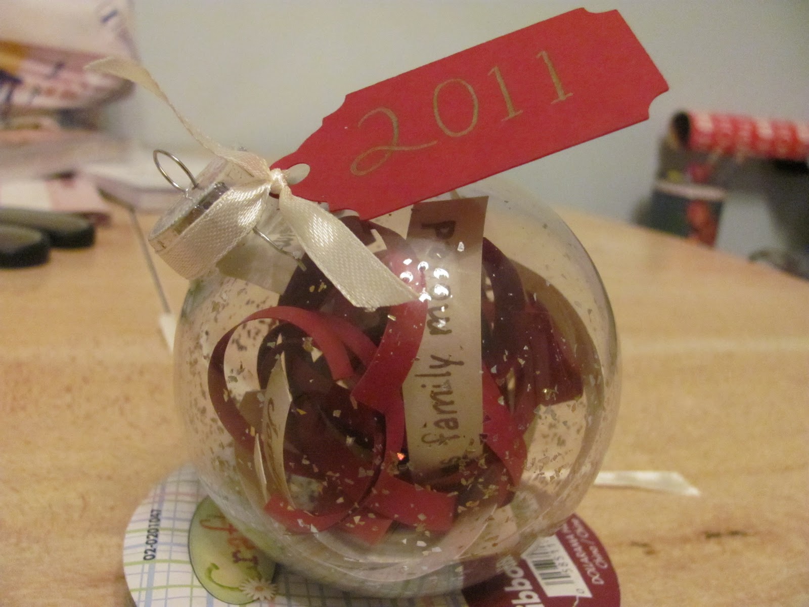 Twenty Something Granny: Christmas Crafts: Part 4 - Time Capsule Ornament