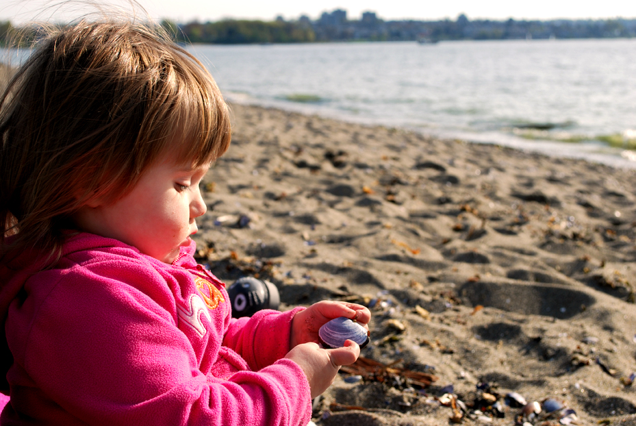 bangs in bikinis - Alicia Carvalho