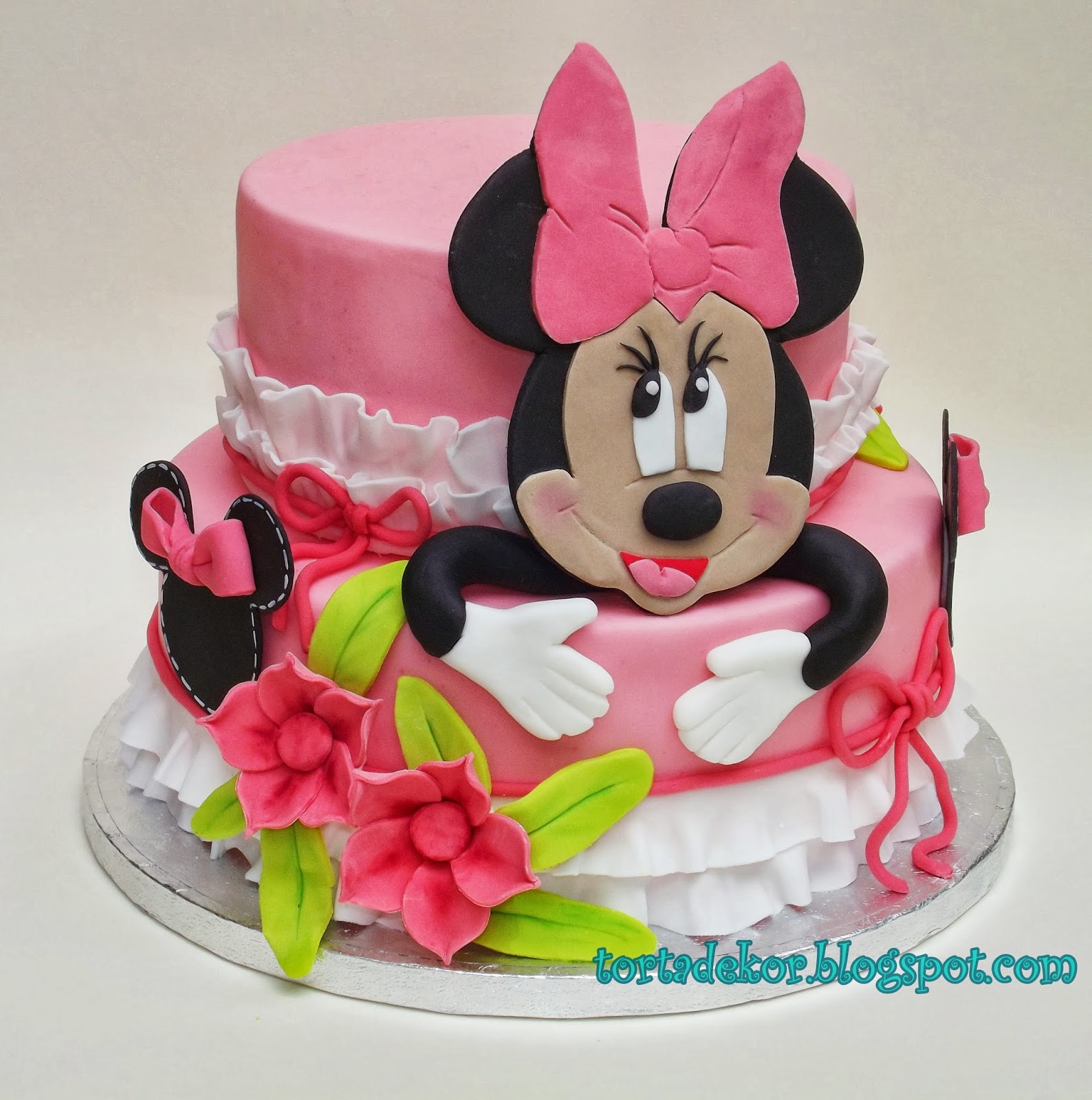 Torták és más finomságok: Minnie Mouse tortám a Tortadíszítés Magazinban