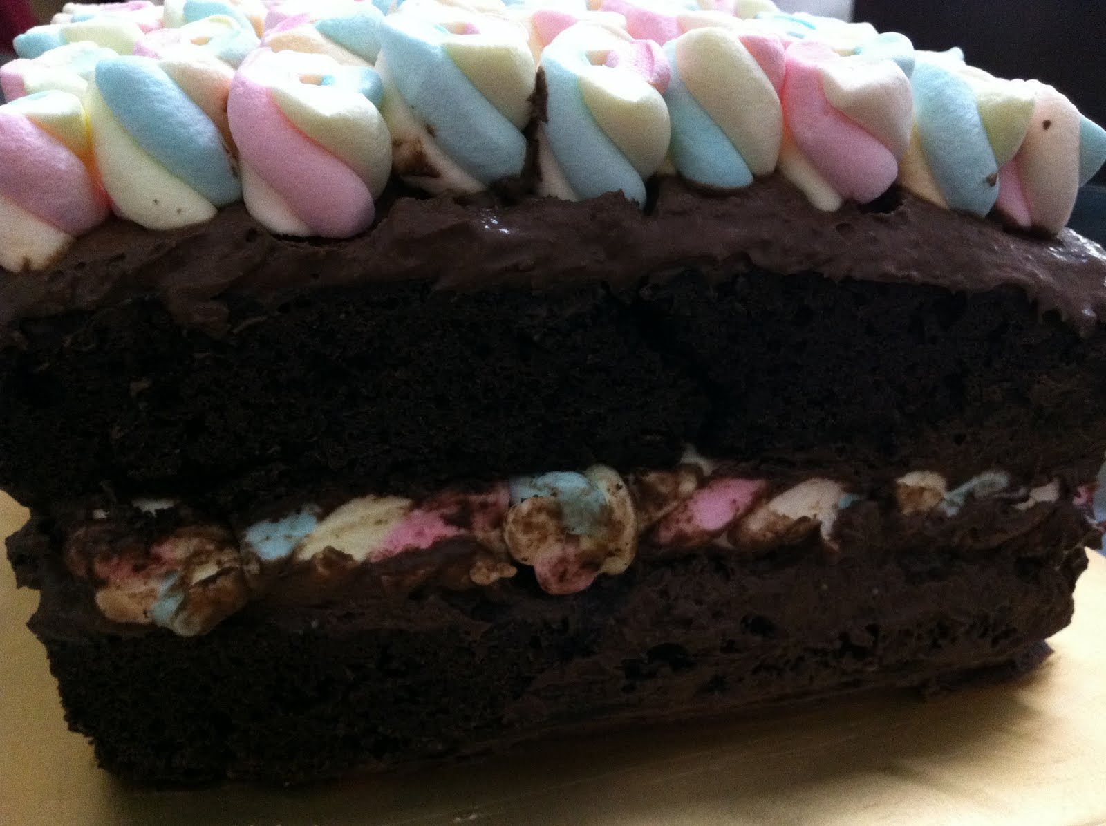 littlekitchen: ROCKY MELLOW CHOCOLATE CAKE