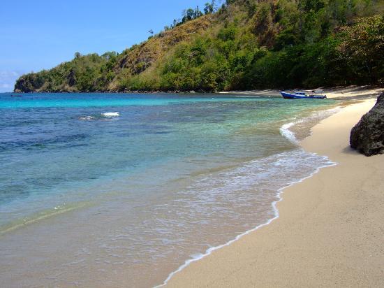 pulisan beach holiday tour: lovely pulisan coastal beach norhsulawesi