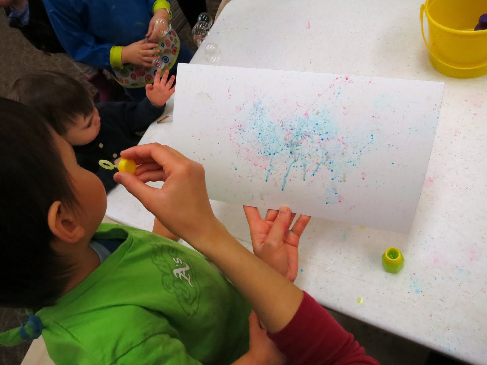 Toddler Art Class: Bubble Art! : library makers