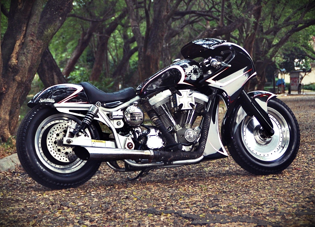 STUDIO MOTOR CUSTOM BIKE: OUT OF THE BOX - HARLEY DAVIDSON DYNA FXR '99