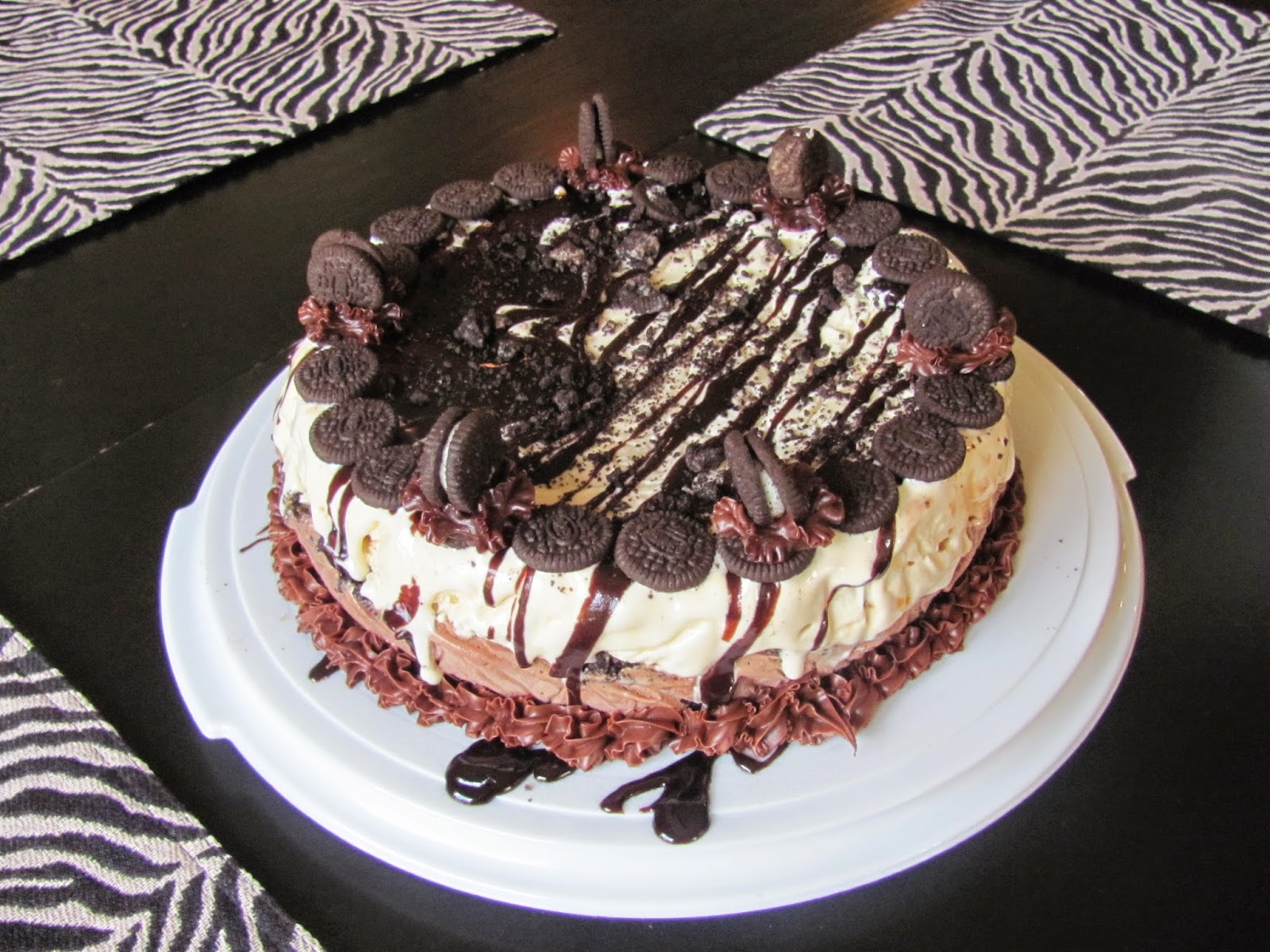 With Blonde Ambition: Easy Oreo Fro-Yo Cake
