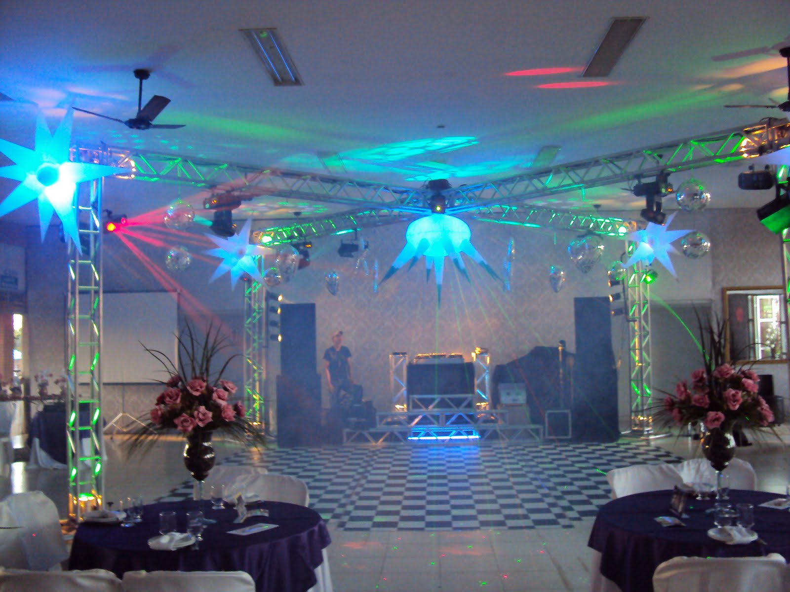 Som e Cia - Produções de Eventos: Boate completa para as festas!