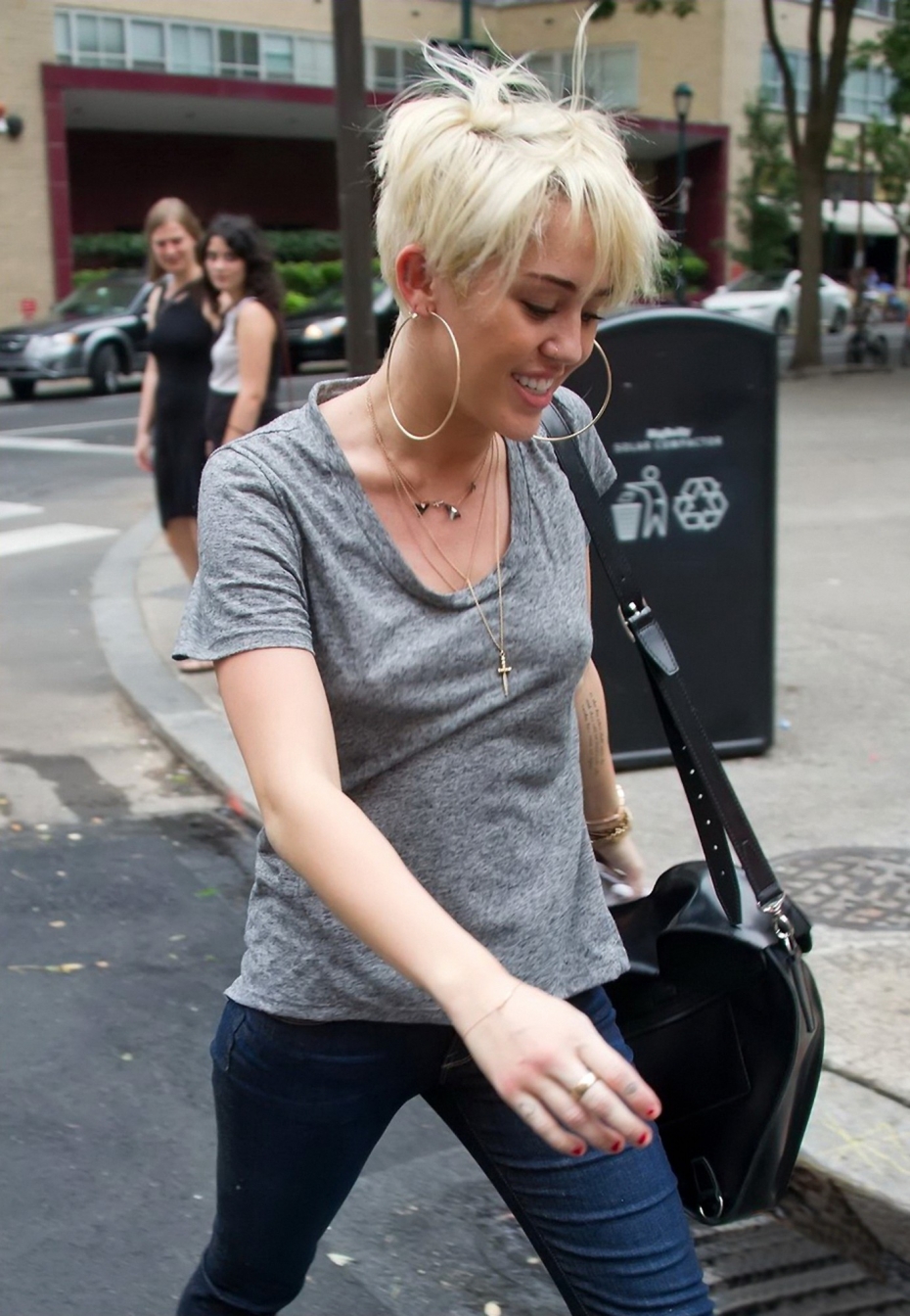 Miley Cyrus: Miley Cyrus Body Pics