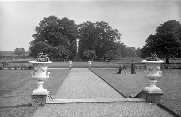 Nocton in Lincolnshire: Nocton Hall - grounds and gardens