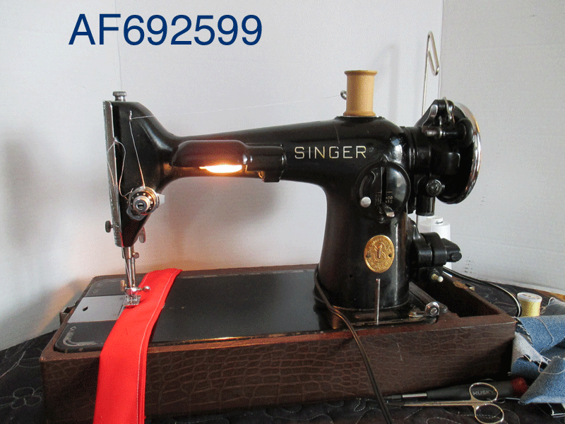 My Sewing Machine Obsession: SINGER 201-2 NEEDLE CLAMP PLAY