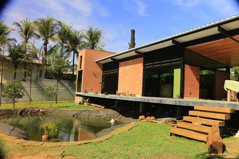 PersuAÇÃO: CASAS ELEVADAS