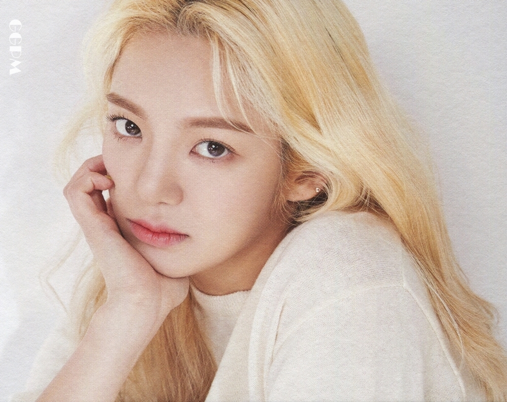HYOYEON. Girls' Generation-Oh!GG SEASON'S GREETINGS 2020 - Desk ...