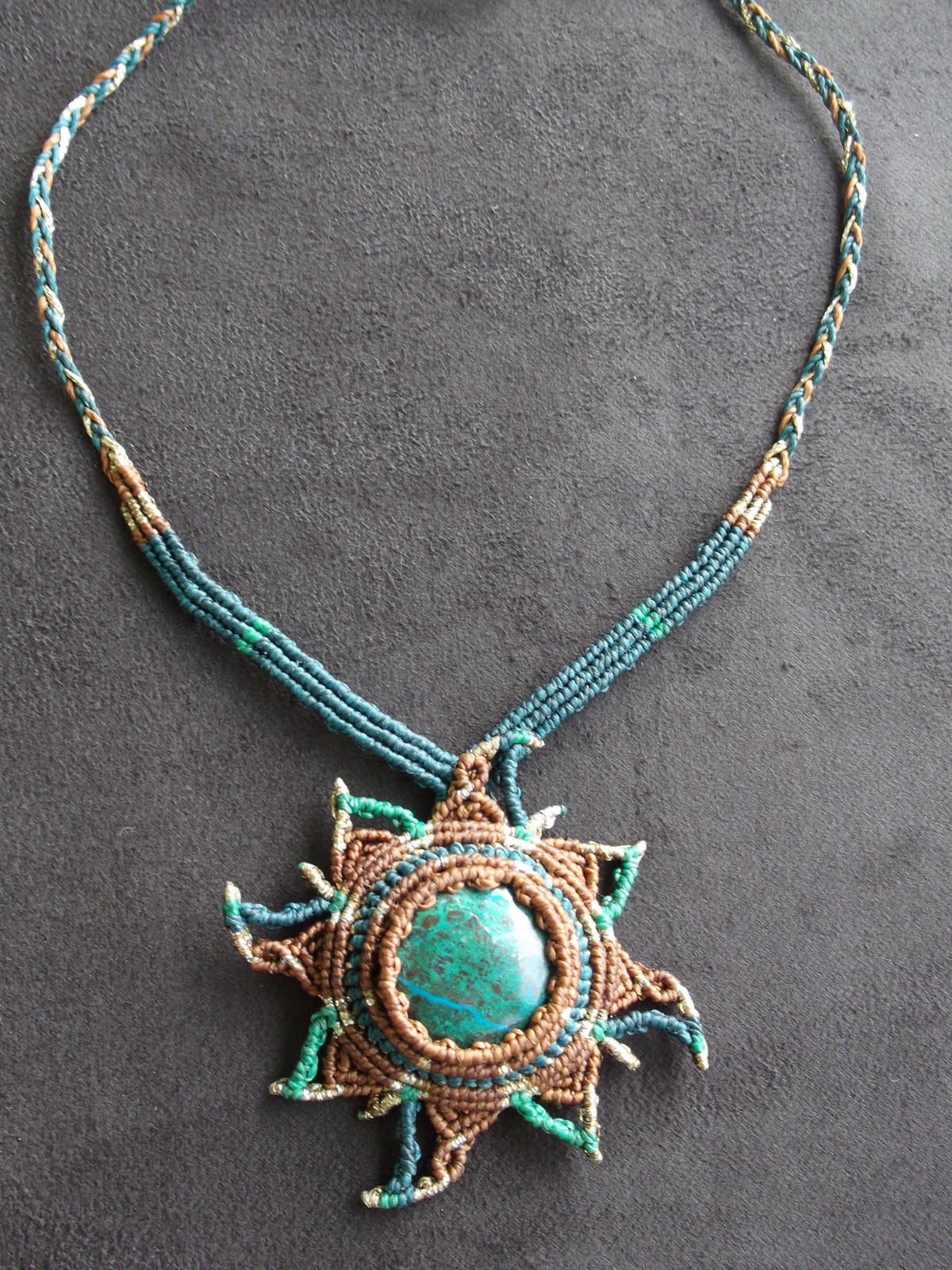 ARIANNAREN HARIA: Collares de macrame : los medianos....