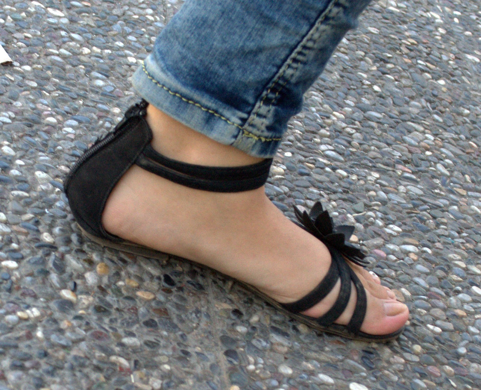 candid turkish girls feet: pretty face turkish girl candid natural feet