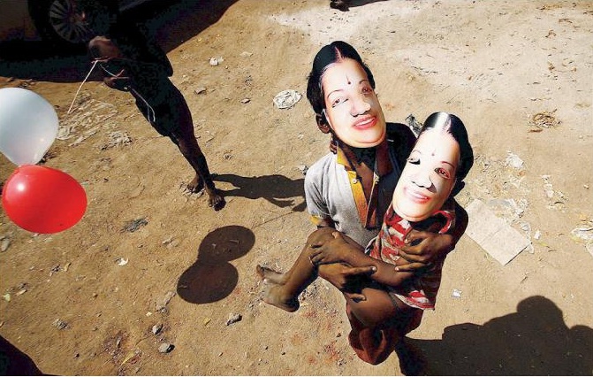 News Bank: জয়ললিতার উত্থান শুধু সিনে-রাজনীতির দরুণ?