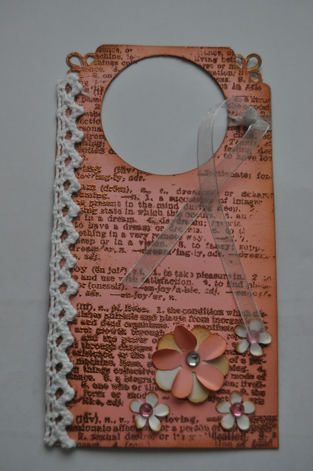 Un nuevo cuelgapuertas embosado - Un poco para compartir