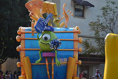 "Monsters University" in the Pixar Play Parade！ | Disney Magical ...