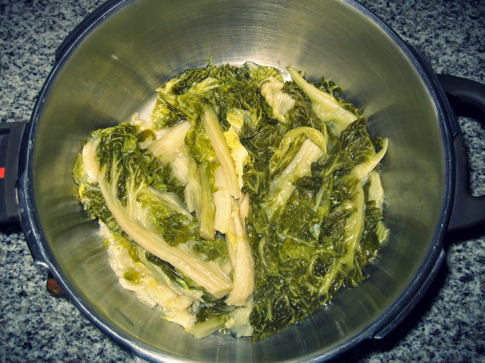 Como miel en pan tostado: Repollo para el cocido [Cabbage for stew]