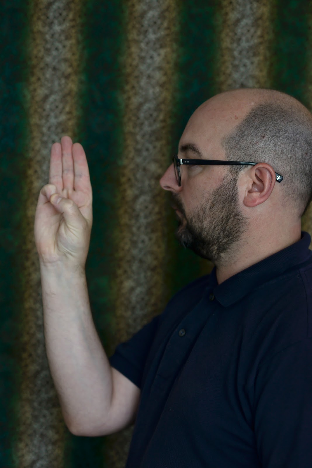 The ramblings of an ordinary person: Secret communication: Hand gestures