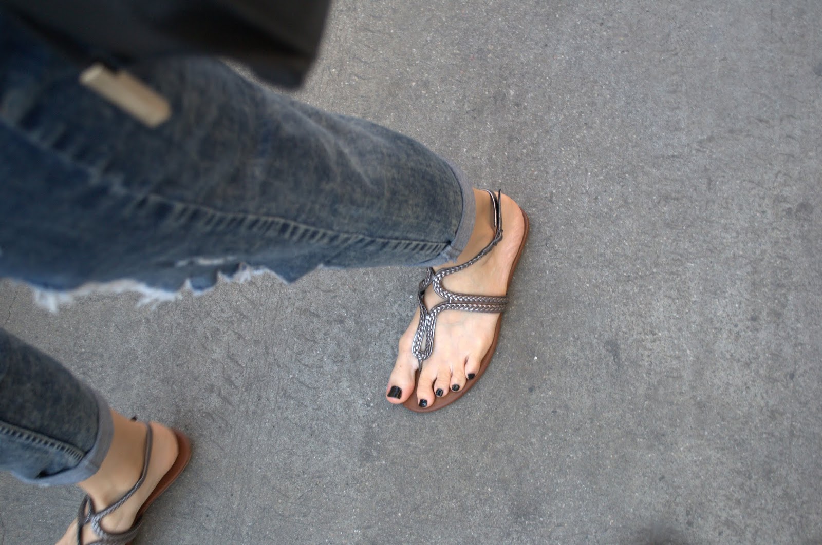 candid turkish girls feet: awesome black toes of turkish lady candid