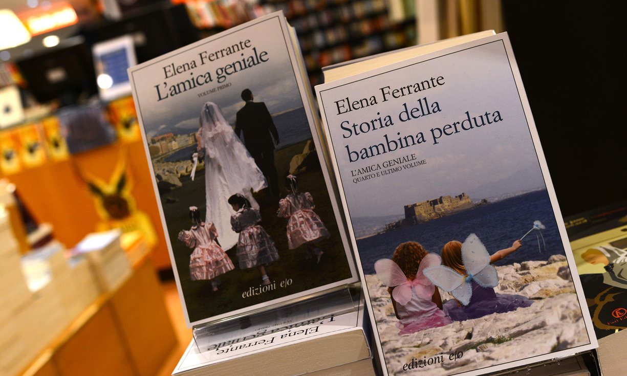 Fragmentos Culturais: Elena Ferrante, a insondável : Escombros, edição ...