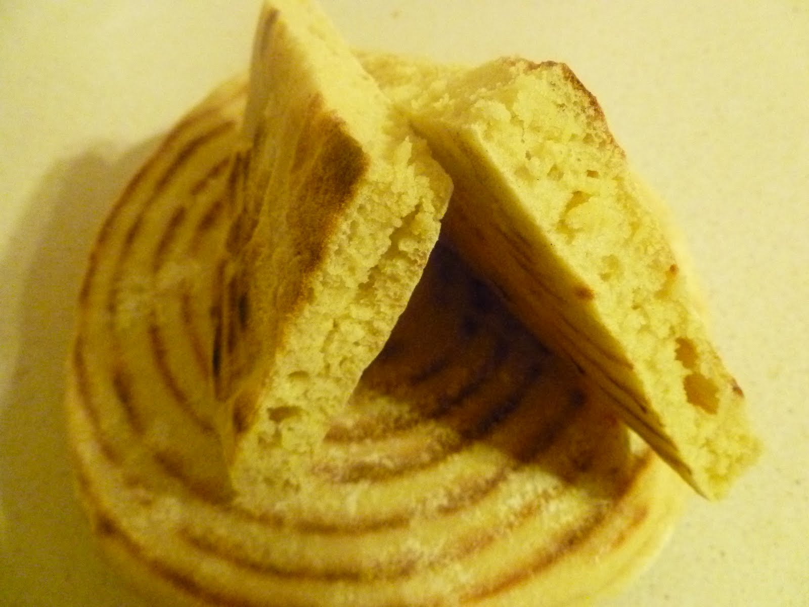 Chahrazed's Arabian Cookbook: matlou or leavened Algerian bread