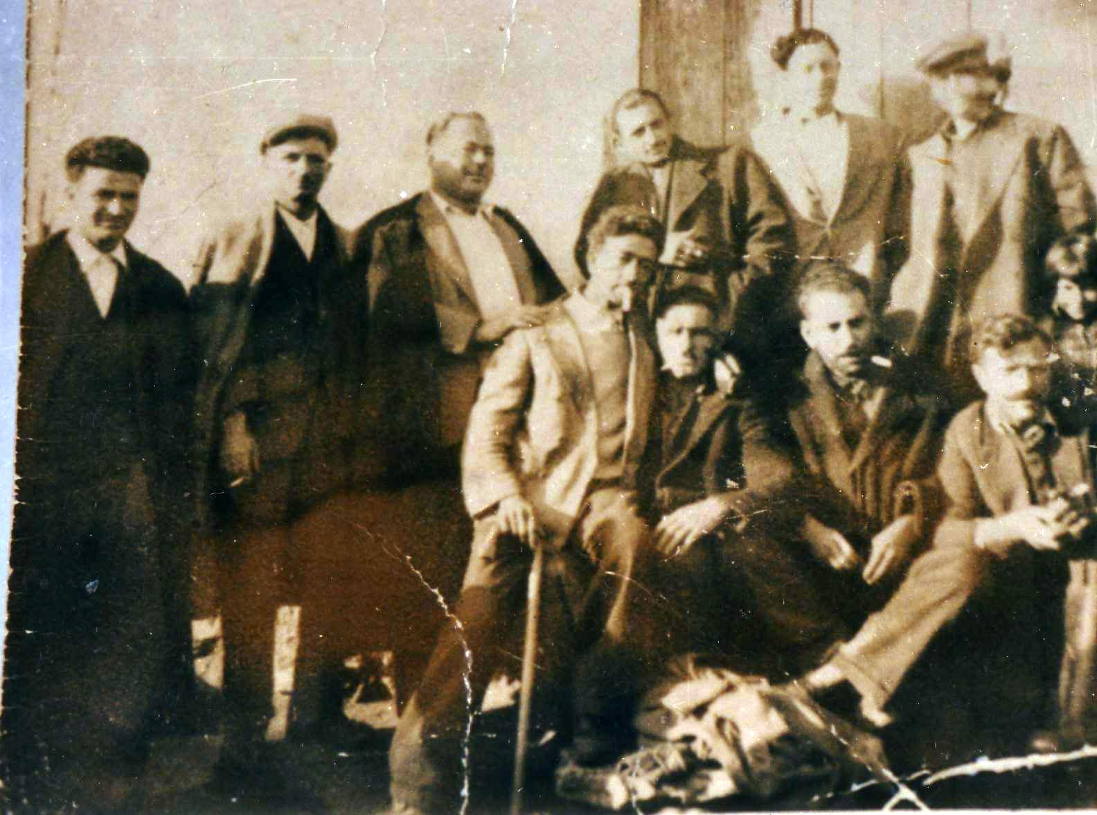 ΓΙΑΝΝΗΣ Δ.ΛΥΡΑΣ: ΕΠΑΓΓΕΛΜΑΤΑ ΣΤΗ ΒΑΛΥΡΑ ΜΕ ΤΟ ΑΝΤΙΣΤΟΙΧΟ ΦΩΤΟΓΡΑΦΙΚΟ ΥΛΙΚΟ