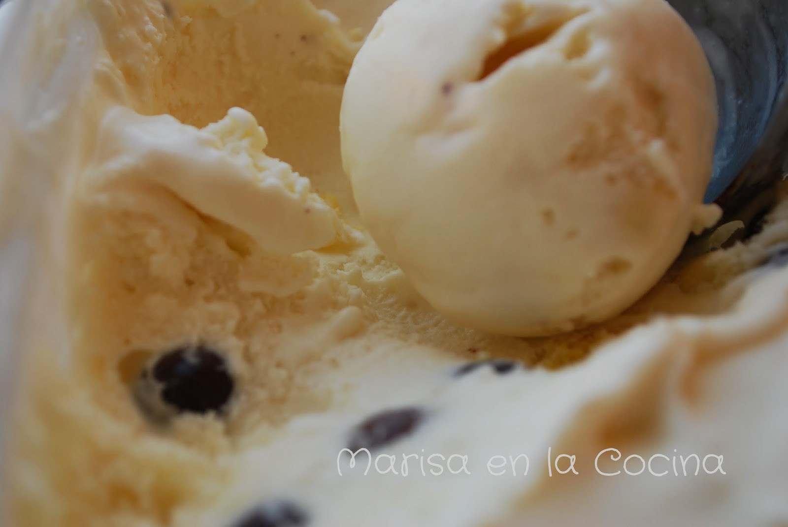 Helado de Chocolate Blanco con Bolitas de Cereal
