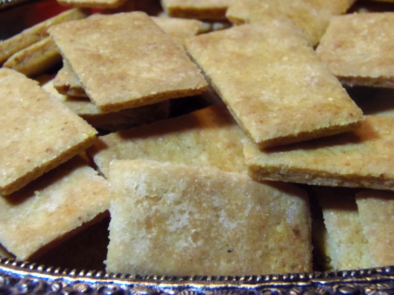 Corn Bread Crackers ⋆ Kudos Kitchen by Renee