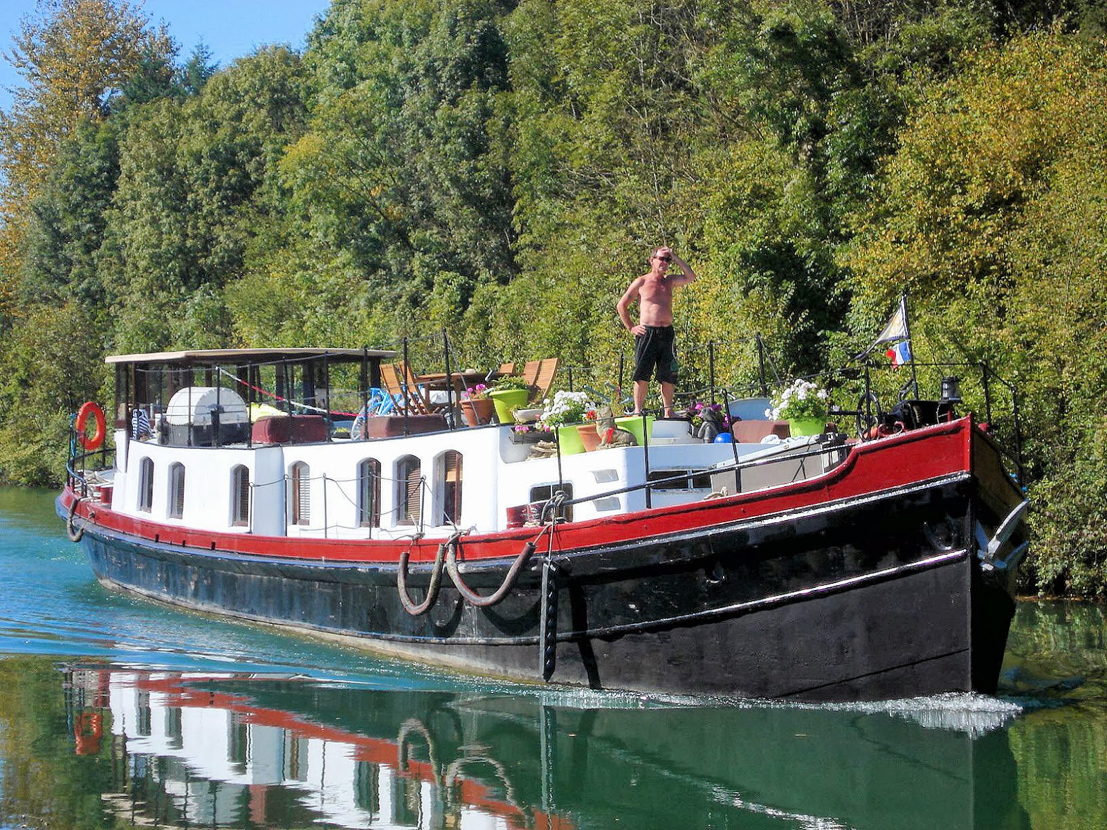 A barging holiday in France and life onboard Brave Bart
