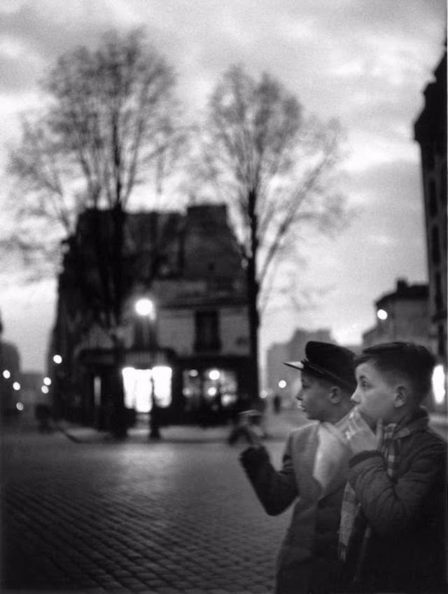 22 Black and White Photographs Capture Street Life in Post-War Paris ...