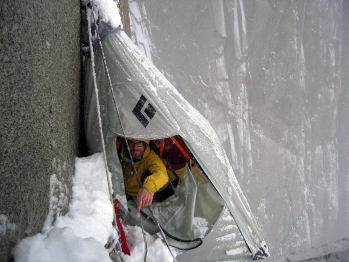 Overview: Portaledge Camping, Extreem Camp with Hanging Tent on Cliff