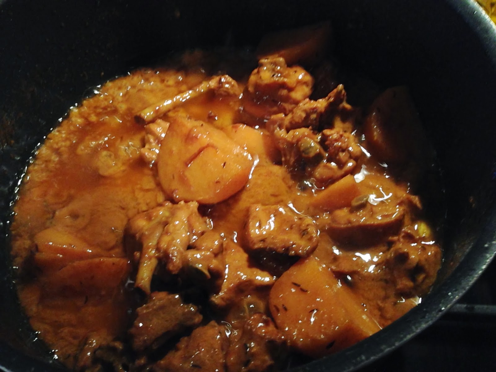 Achi Gori Bivi: Chicken Biryani (Flavorful Rice & Chicken dish)