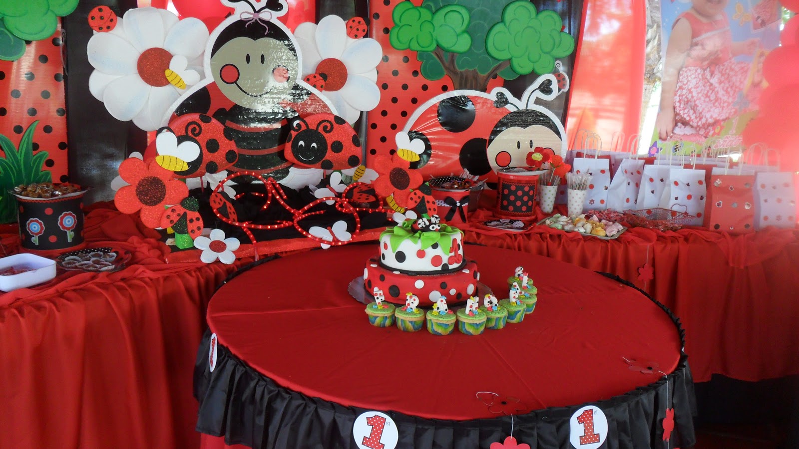 Ursula Newman Eventos: Decoración fiesta infantil LADYBUG