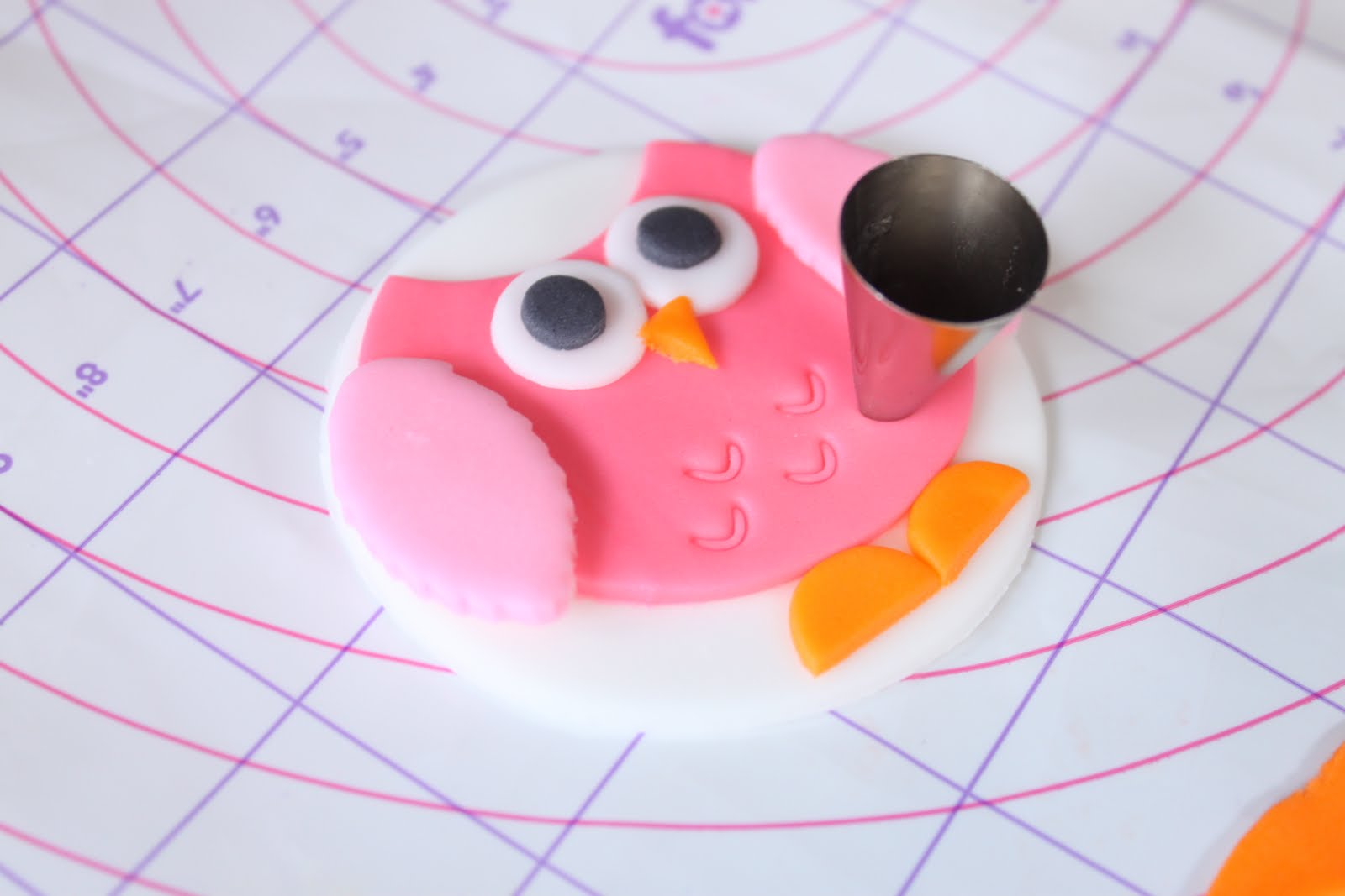 Crave. Indulge. Satisfy.: Tutorial: How to make Fondant Owl Cupcake Toppers