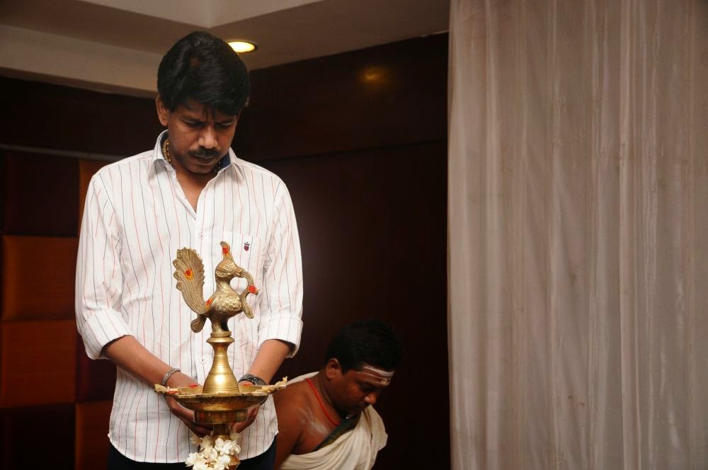 Tharai Thappattai Movie Pooja Stills!!! தாரை தப்பட்டை' பூஜை!!!