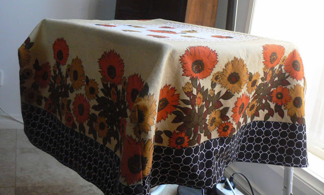 CurlyPops: Making a tablecloth out of an errrrrrrr..... tablecloth?