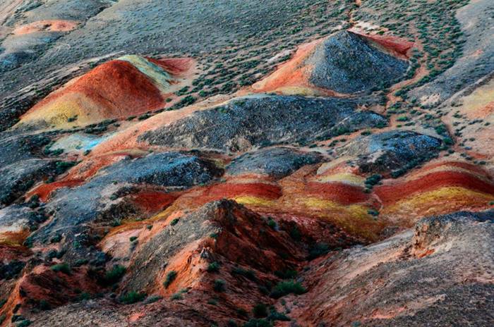 Mail2Day: Unbelievable Colorful Rock Formations in China (11 pics)