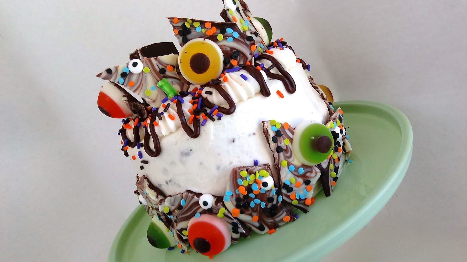 At Home with the Loverbees: Spooky Chocolate Bark Cake