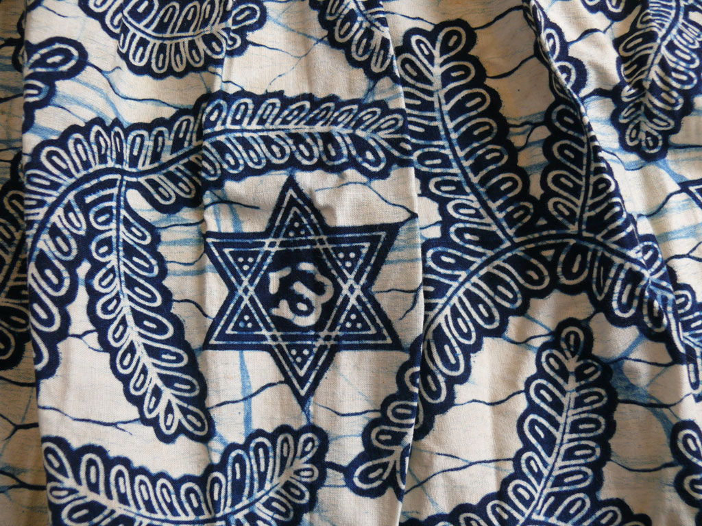 The journey to Batik / De reis naar Batik / by Sabine Bolk: Arabic ...