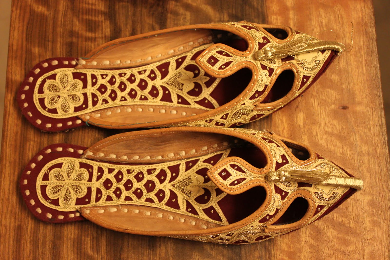 Leigh Garcia Hortaleza: Middle Eastern shoes(Khussa)